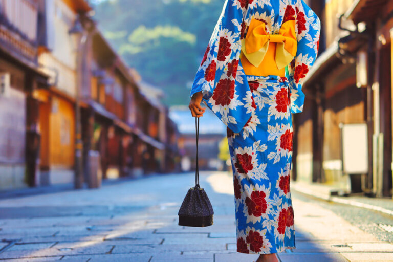 What is Japanese kimono? Introducing Kimono characteristics, types, and ...